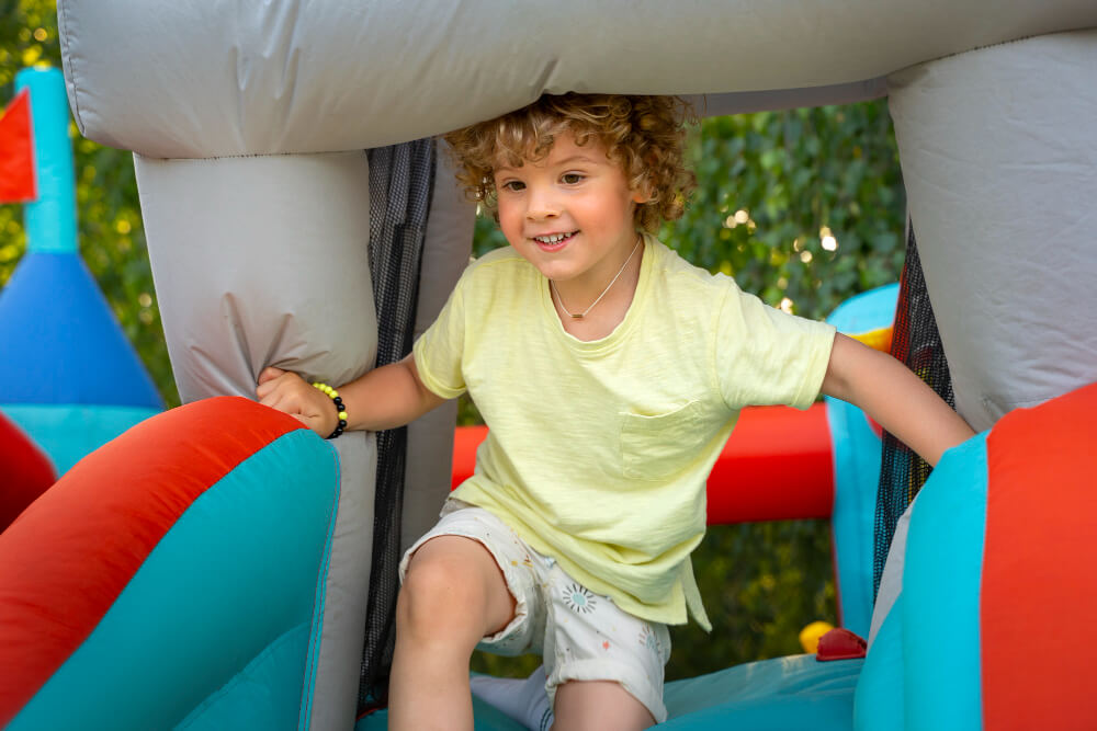 Pentru ce tipuri de evenimente se pretează cel mai bine un topogan gonflabil?